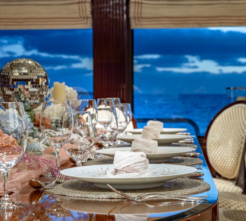 Dining Table Image Gallery – Luxury Yacht Browser | by CHARTERWORLD ...